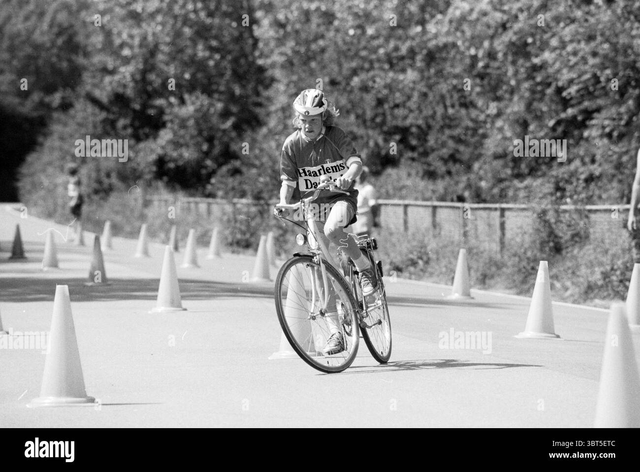 Vibrant green background dynamic light Black and White Stock Photos ...