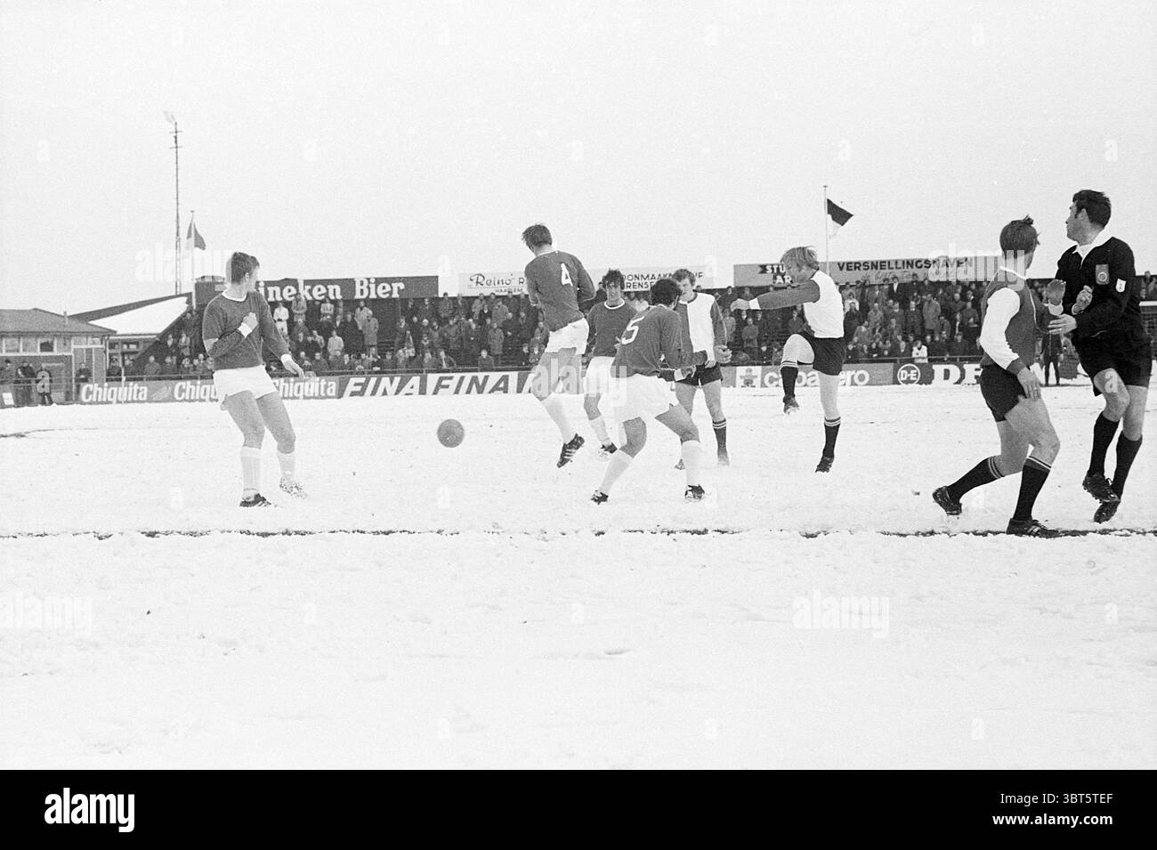 Soccer players in red uniforms Black and White Stock Photos & Images ...