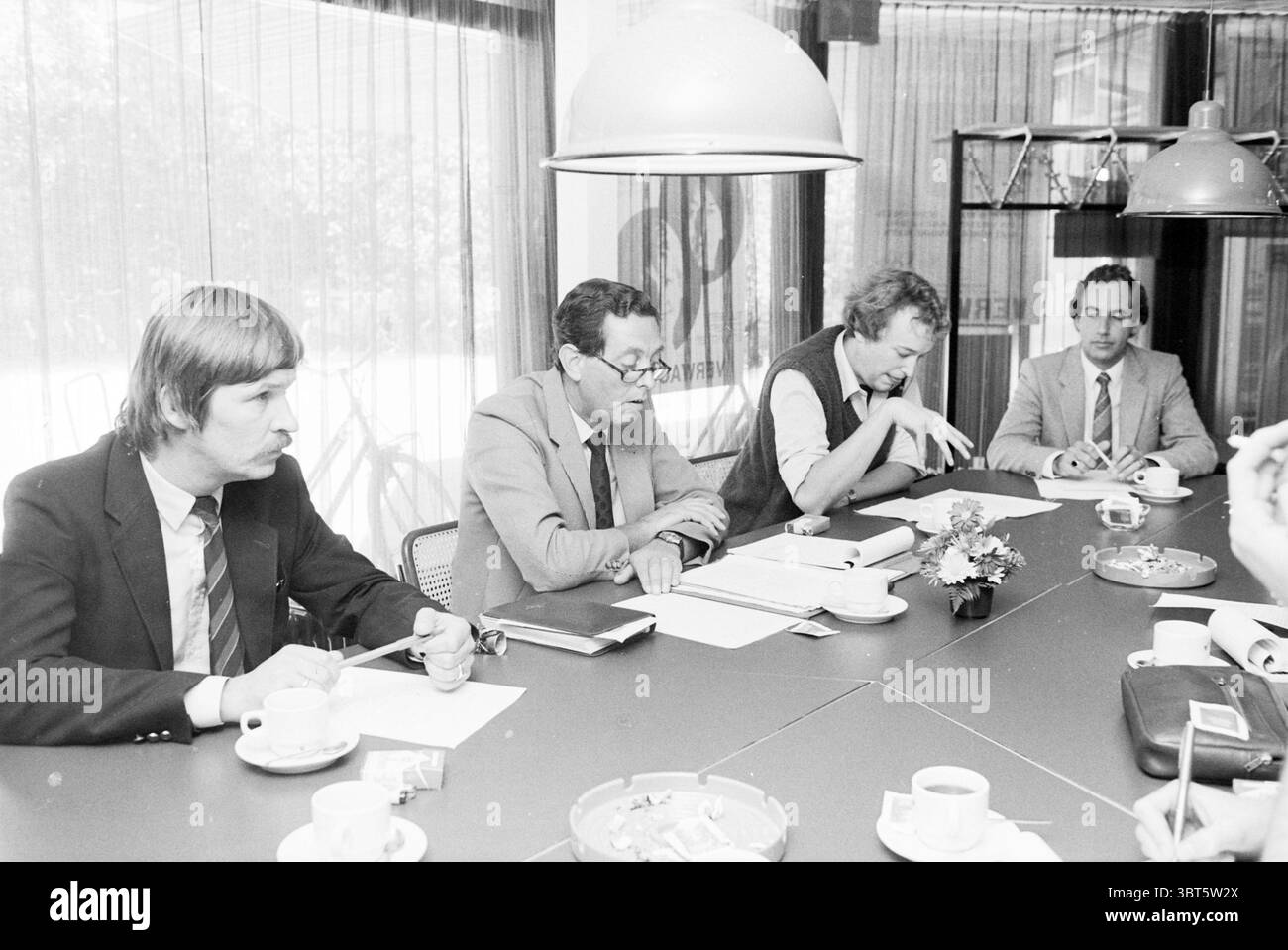 Large conference room long Black and White Stock Photos & Images - Alamy