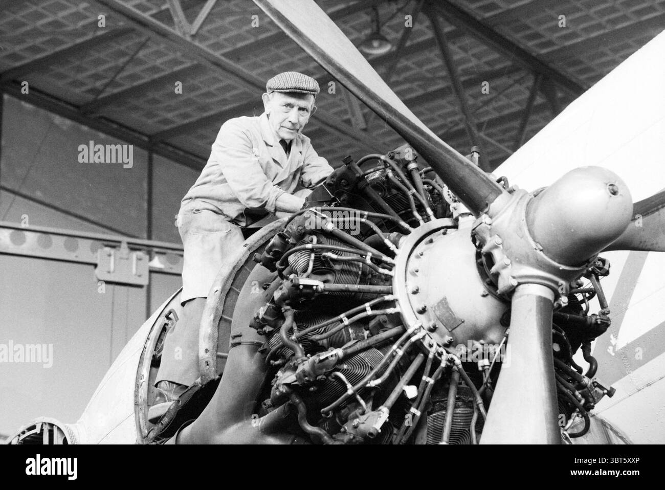 Propeller cap Black and White Stock Photos & Images - Alamy