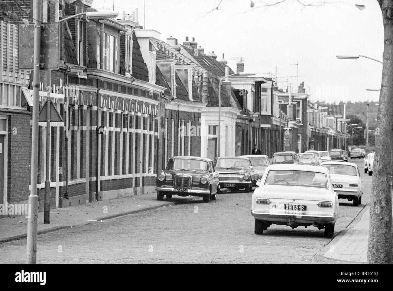 Picturesque houses in streets Black and White Stock Photos & Images - Alamy