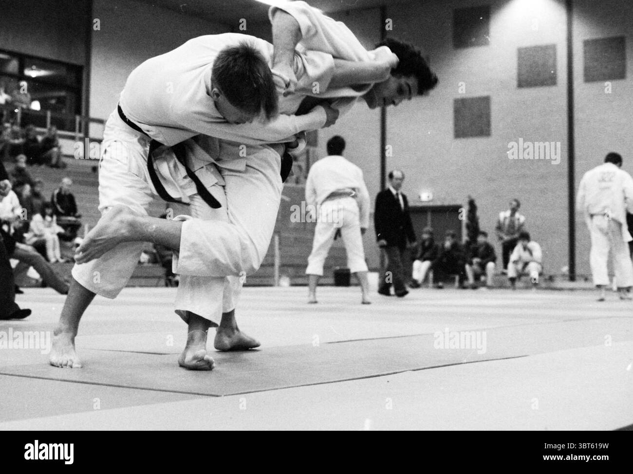Dynamic grappling maneuver hi-res stock photography and images - Alamy