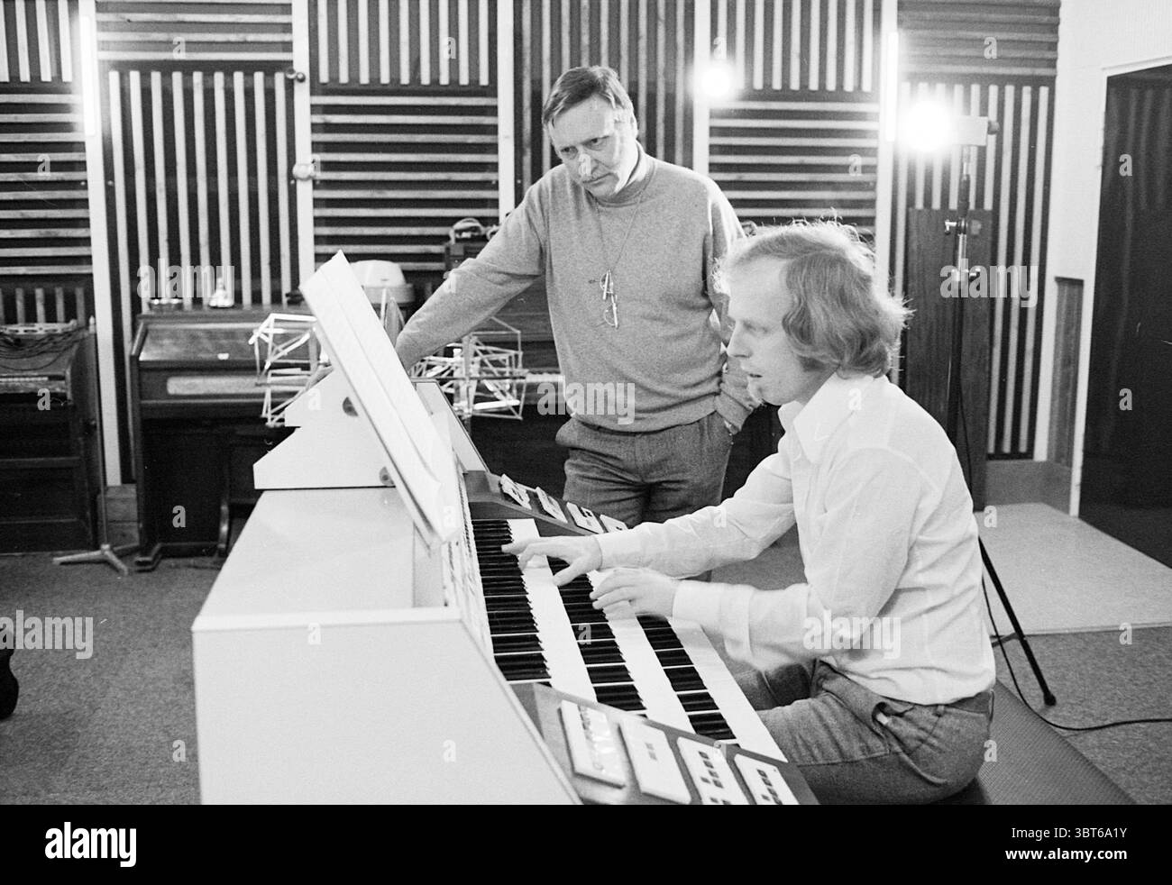 Robert Long record recording 'Levens Lang' studio EMI Bovema John ...