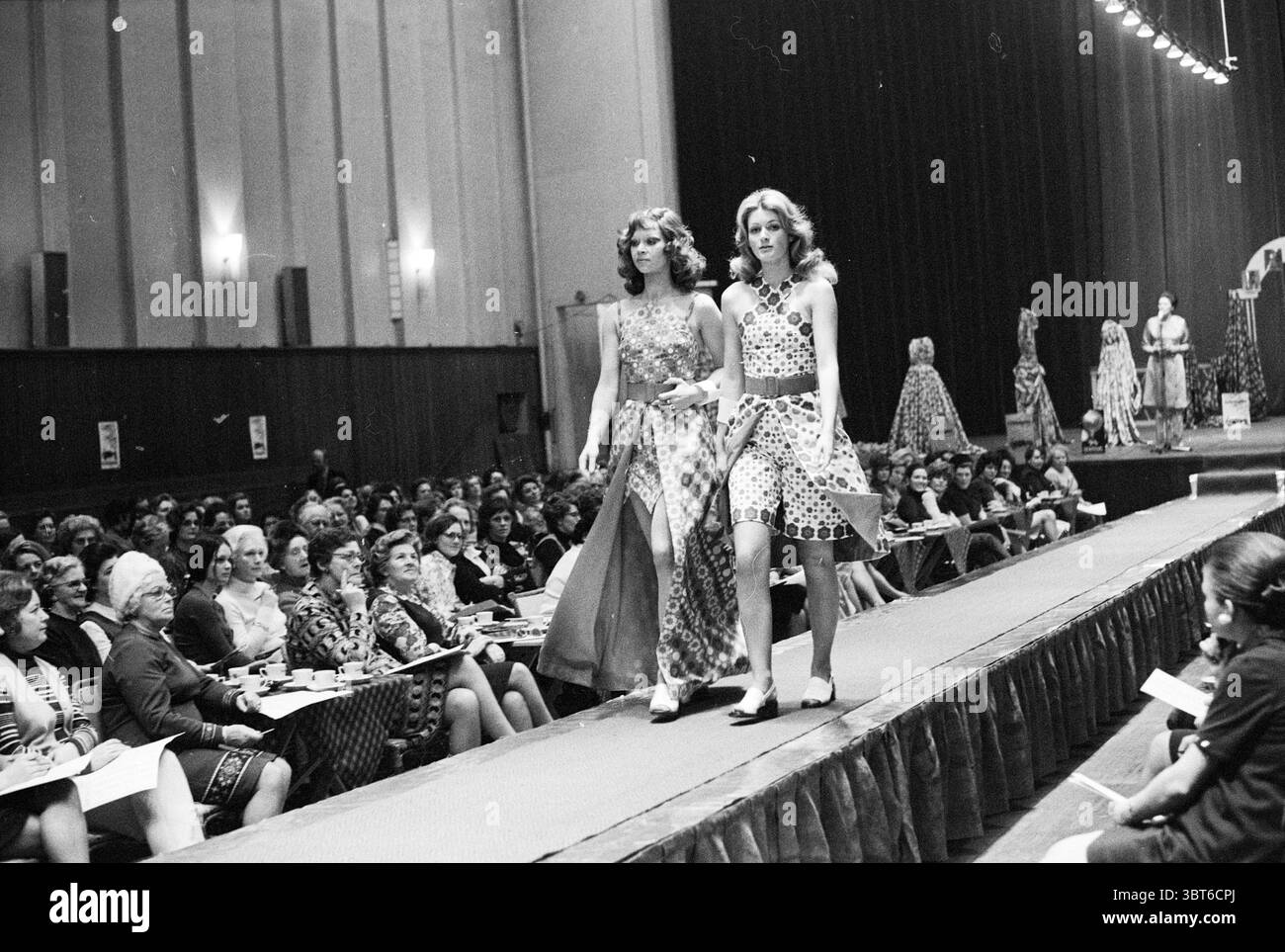 Fashion geometric patterns runway hi-res stock photography and images ...