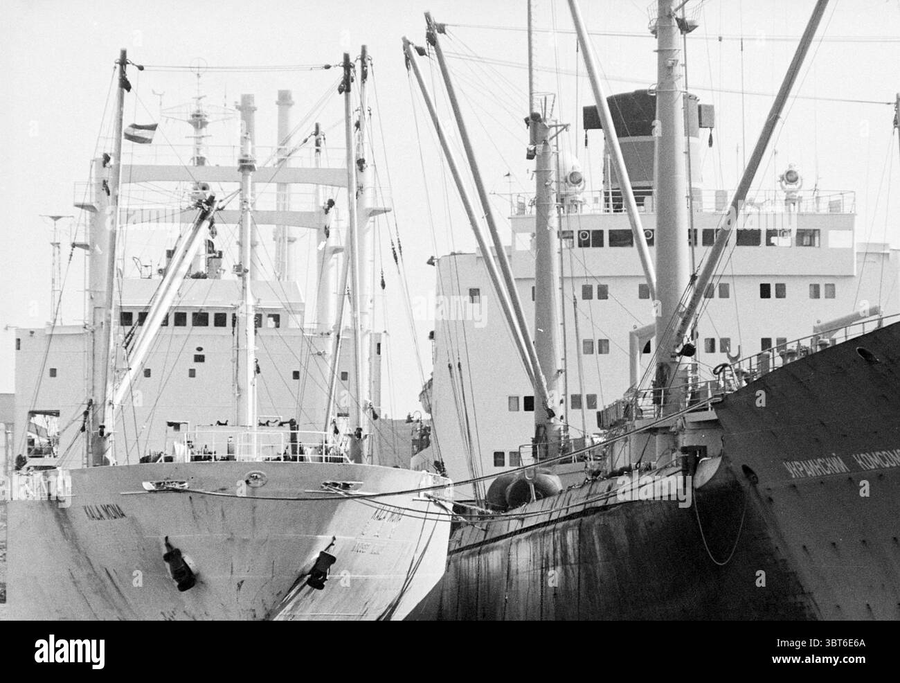 Large vessels create hi-res stock photography and images - Alamy