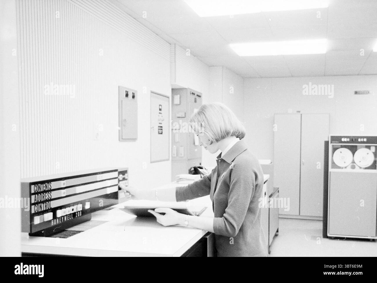 Punch cards 2000 hi-res stock photography and images - Alamy
