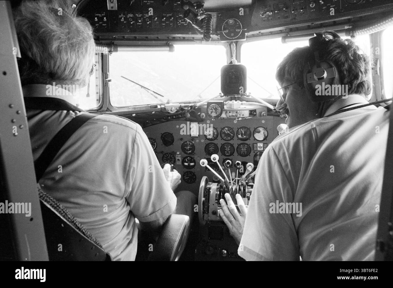 Standard pilot uniform hi-res stock photography and images - Alamy