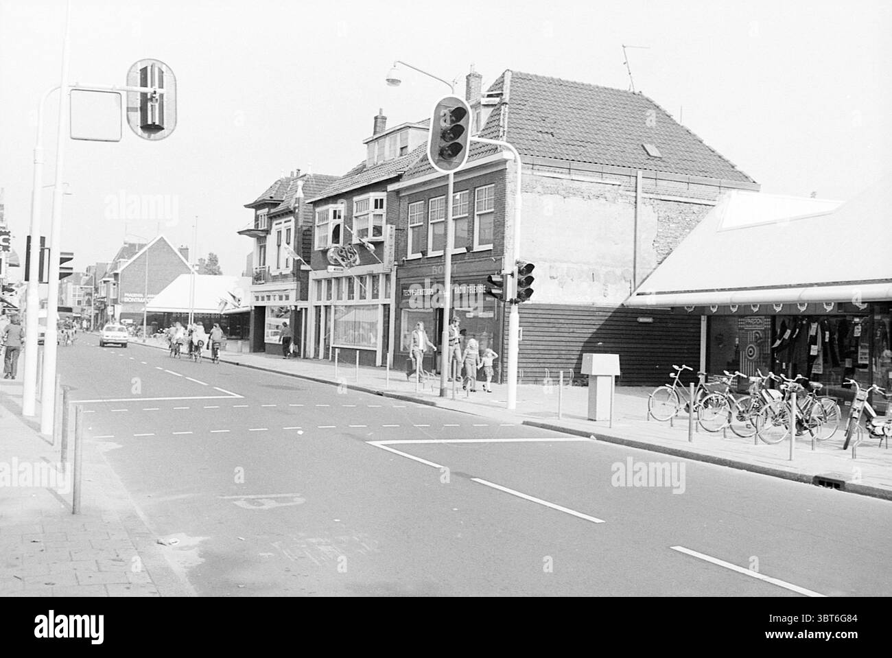 Visible traffic signals hi-res stock photography and images - Alamy