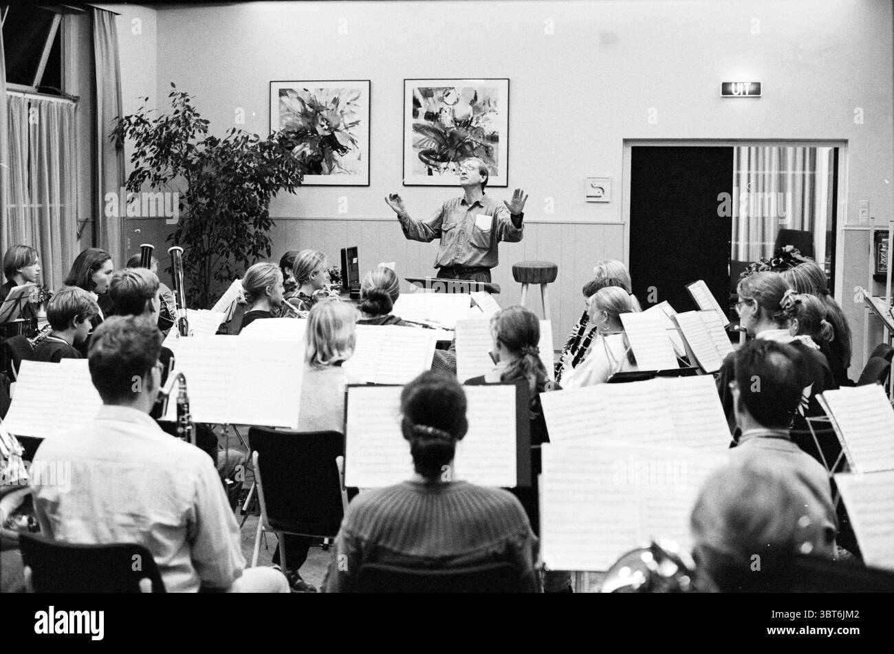 Postures ready hi-res stock photography and images - Alamy