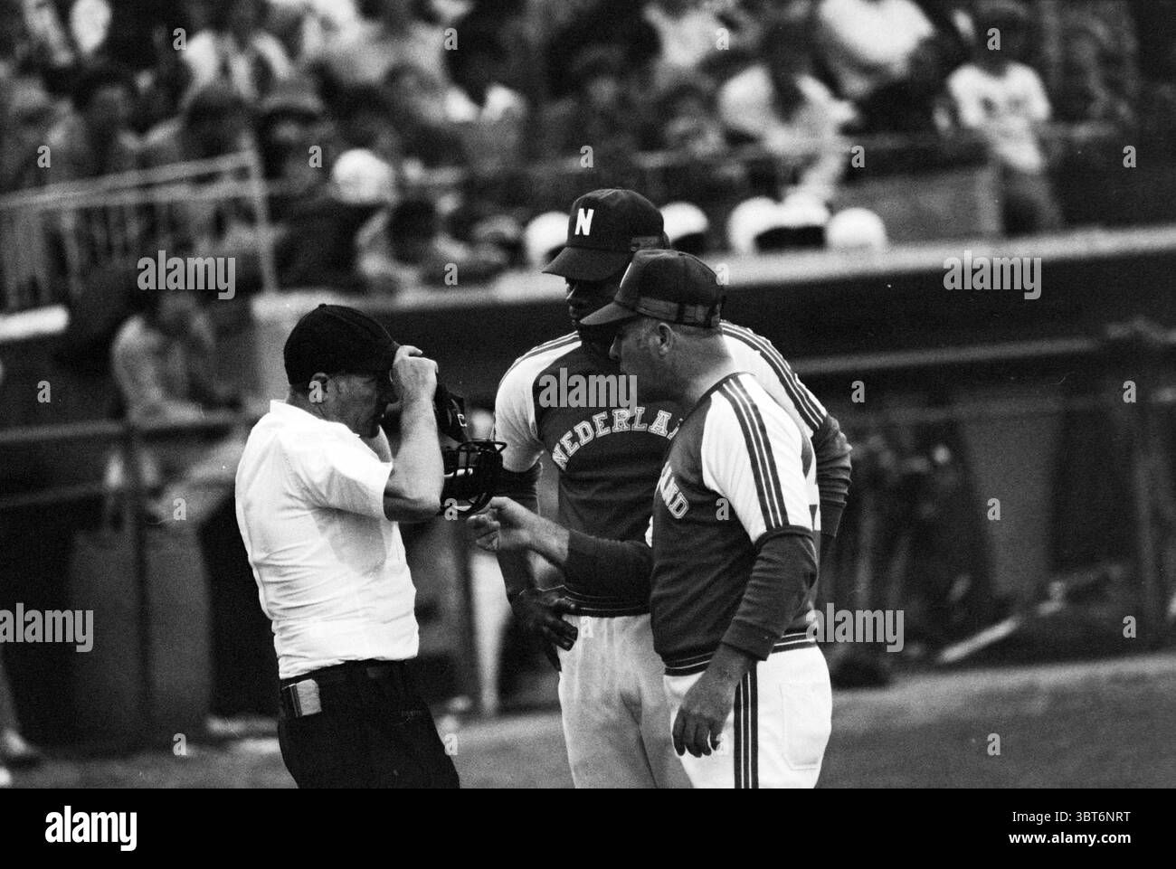 Baseball players fighting hi-res stock photography and images - Alamy