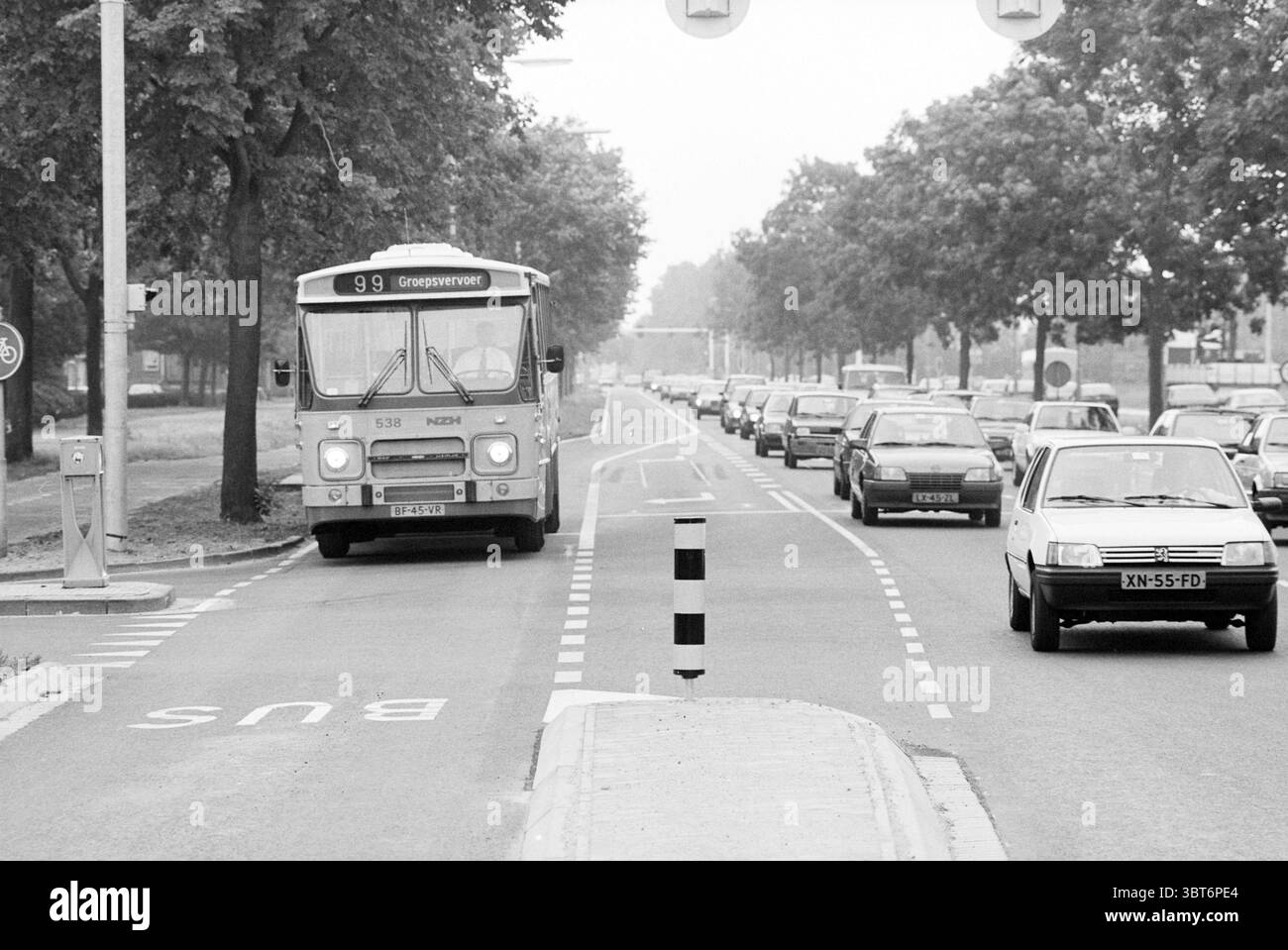 Vintage bus exudes hi-res stock photography and images - Alamy