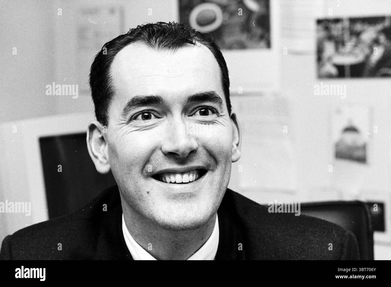 Engaging eyes reflect hi-res stock photography and images - Alamy