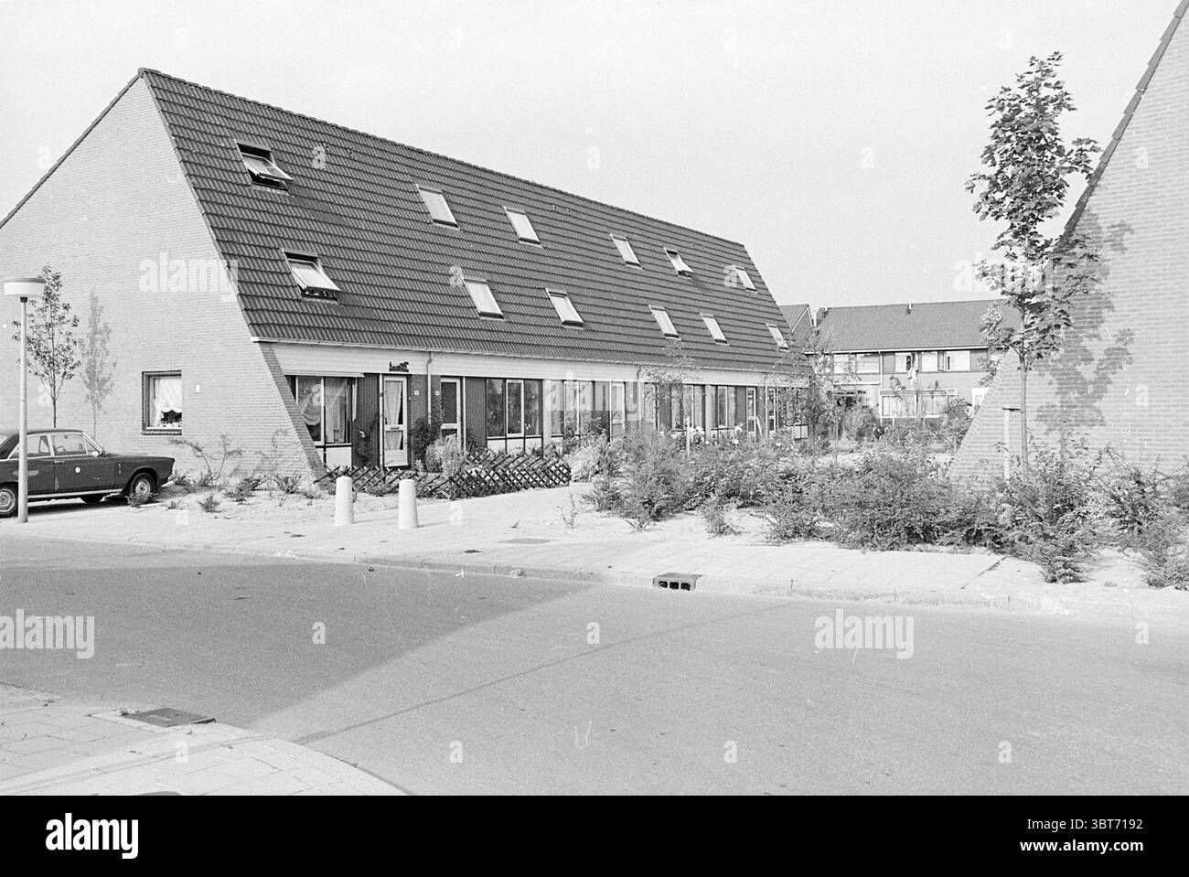 Displaying sharp angles hi-res stock photography and images - Alamy