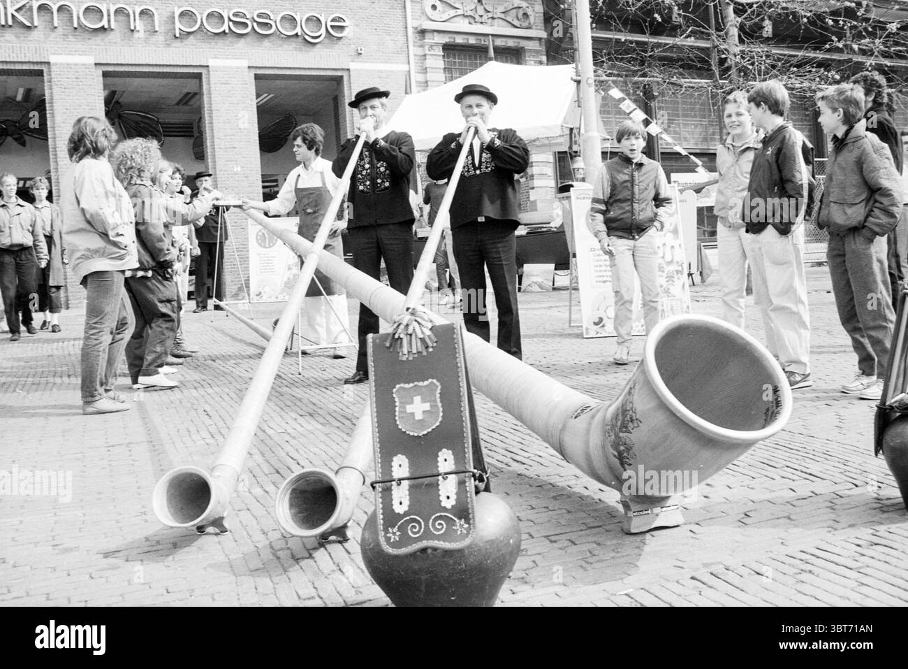 Duo music instruments hi-res stock photography and images - Alamy