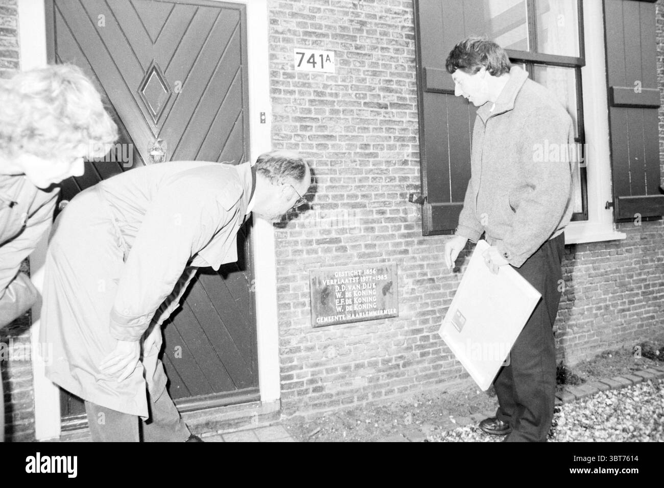 Plaque catches attention hi-res stock photography and images - Alamy