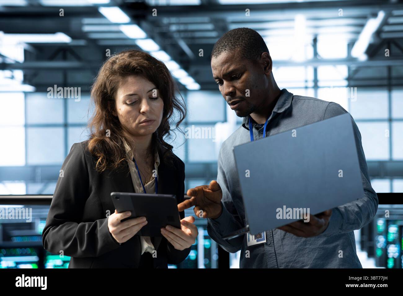 Data center teamworking programmers using hi-res stock photography and images - Alamy