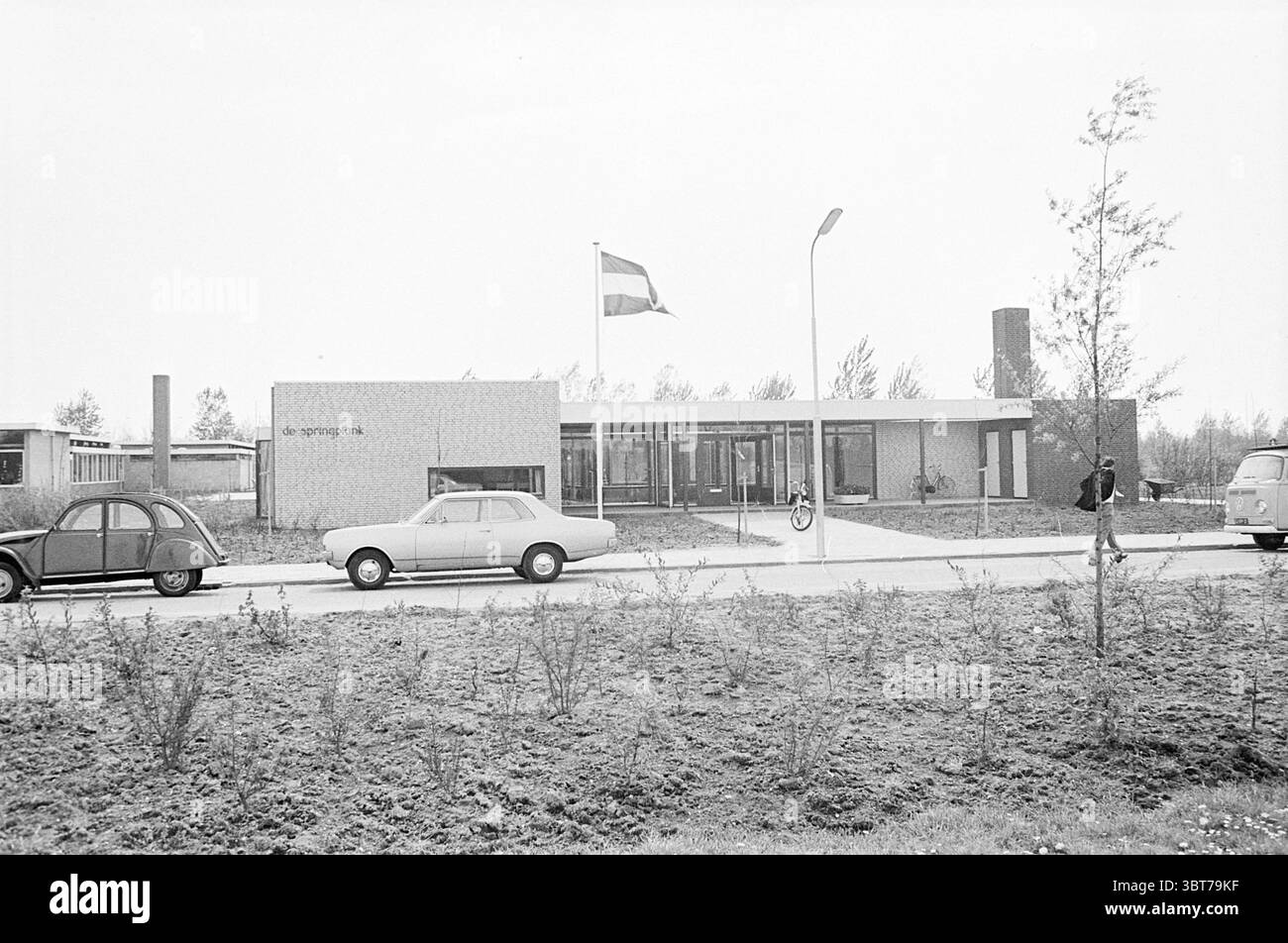 Exterior school De Springplank Badhoevedorp, Whizgle News, Dutch Desk ...