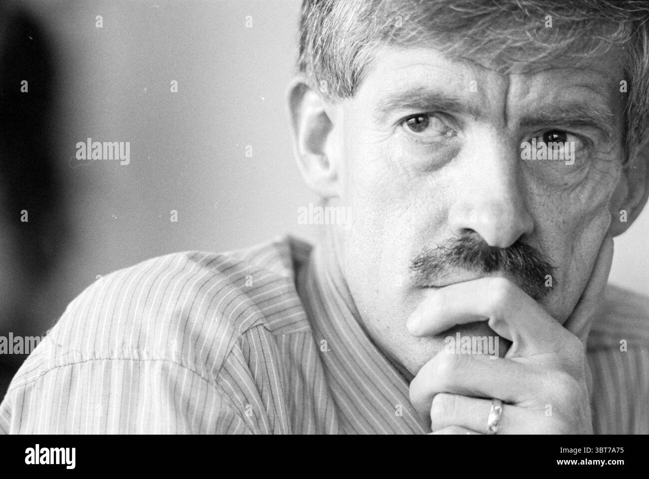 Deep set eyes gazes hi-res stock photography and images - Alamy