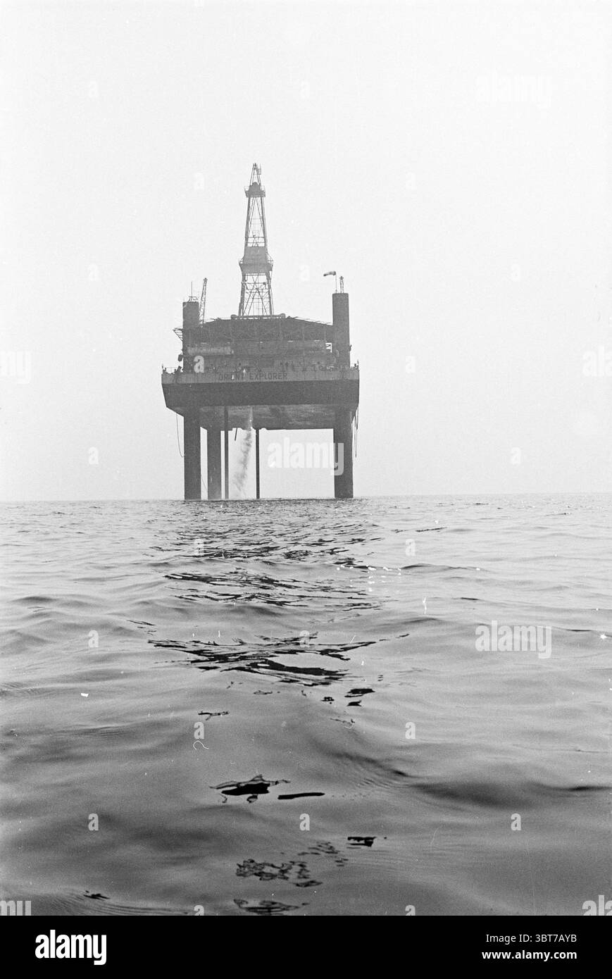 Tall drilling apparatus hi-res stock photography and images - Alamy