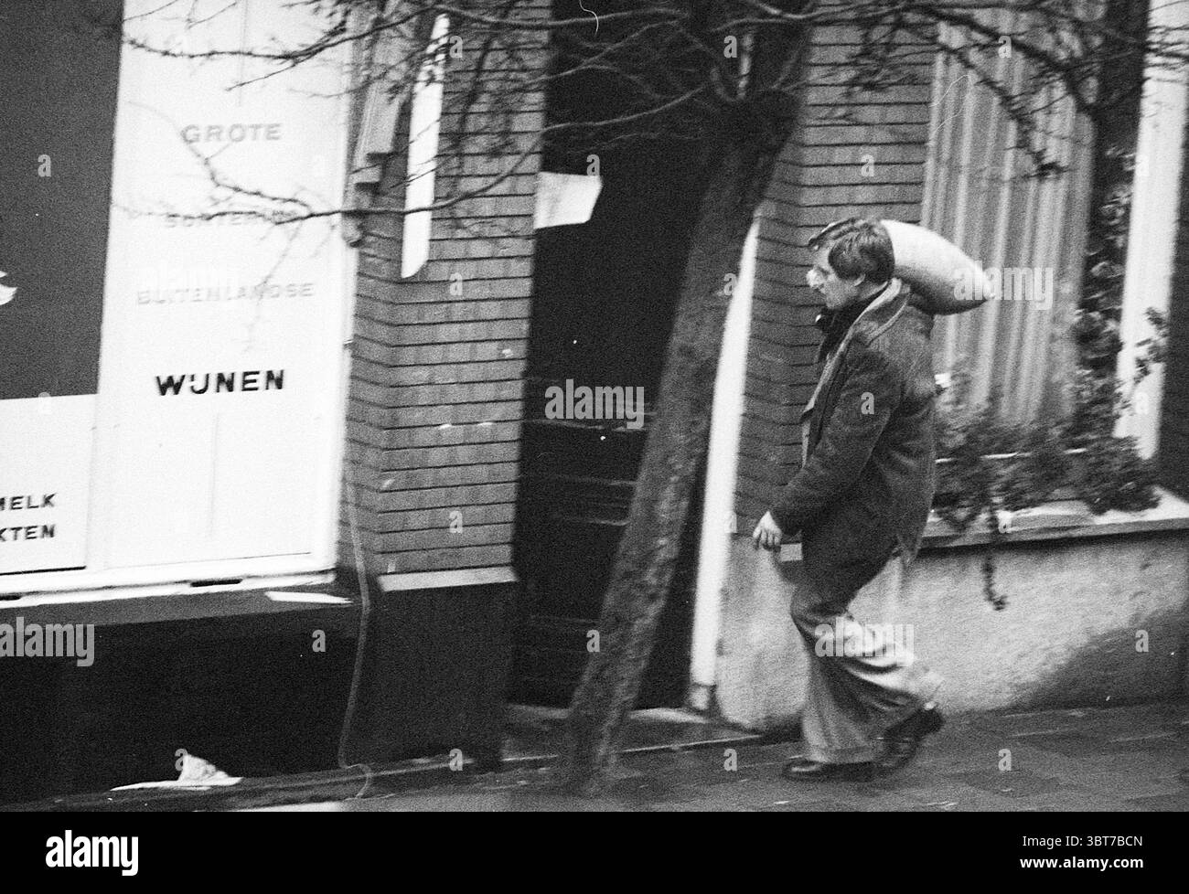 Bulging sack slung hi-res stock photography and images - Alamy