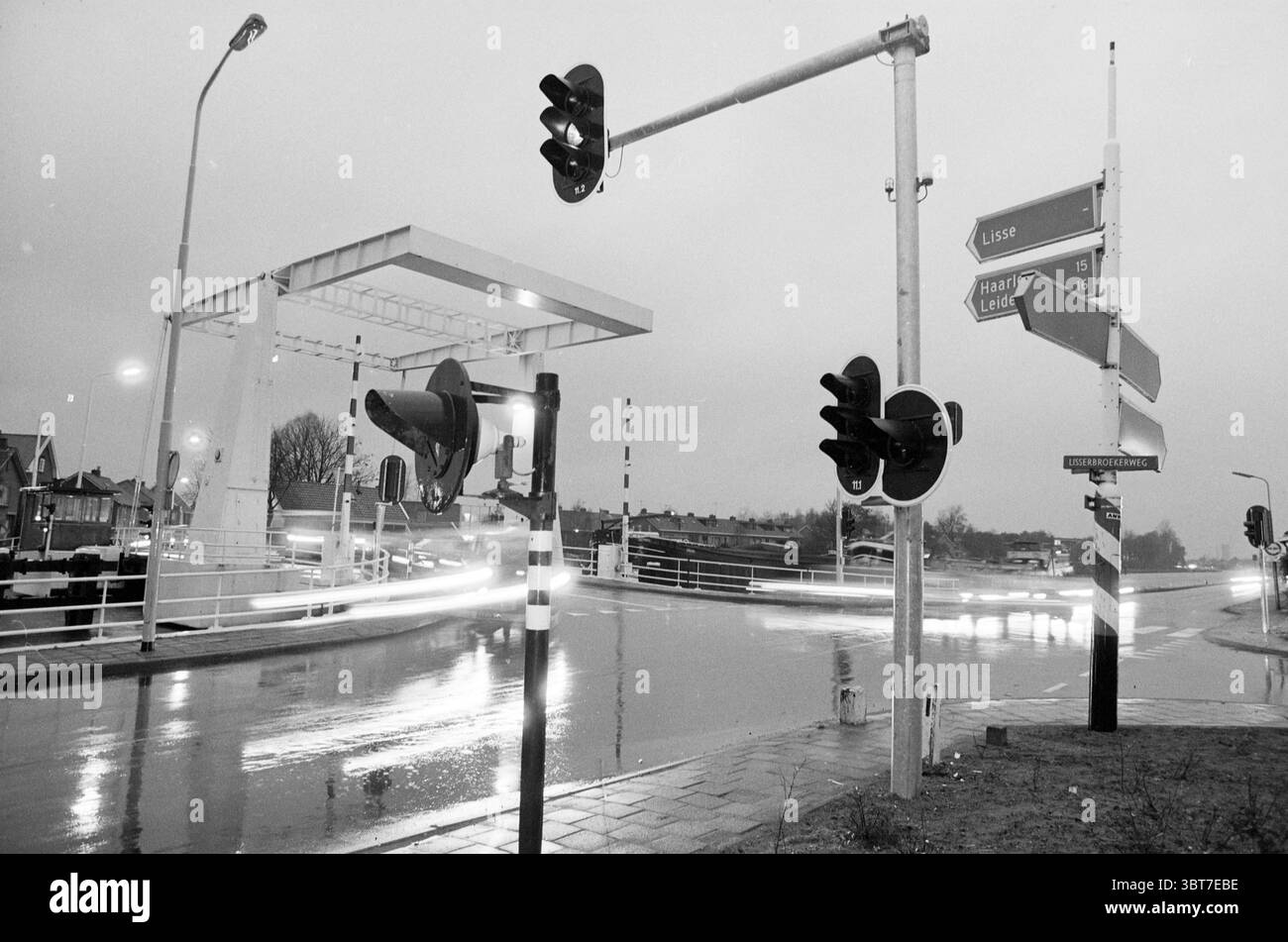 Overhead cast Black and White Stock Photos & Images - Alamy