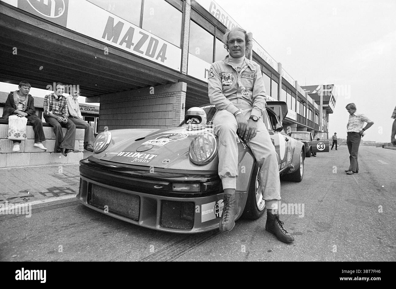 Various sponsorship logos hi-res stock photography and images - Alamy