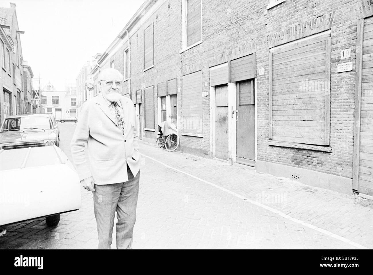 Mr. Hameetman for slums in Haarlem. Persons Housing and housing ...