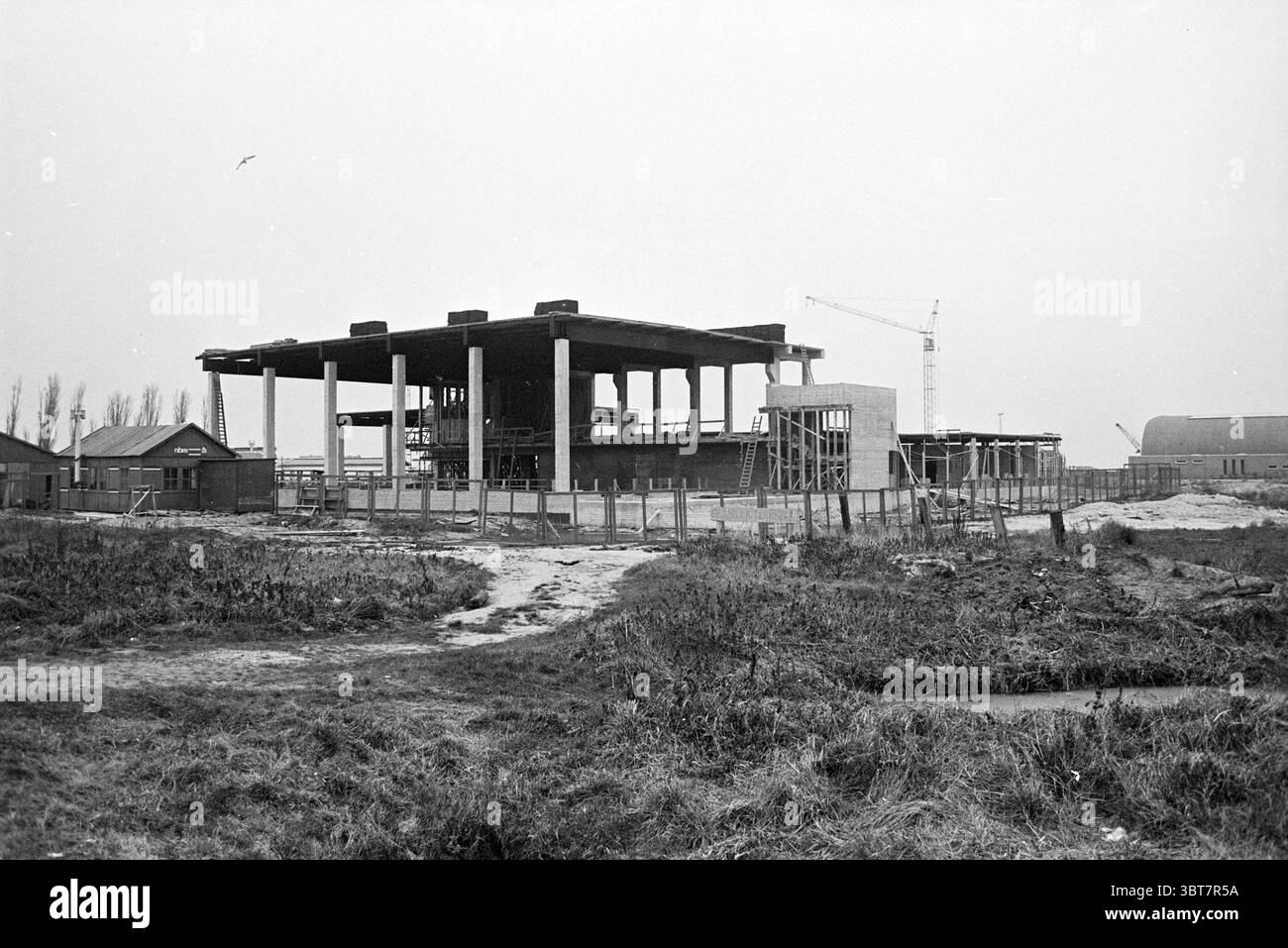 Tall building prominently features Black and White Stock Photos ...