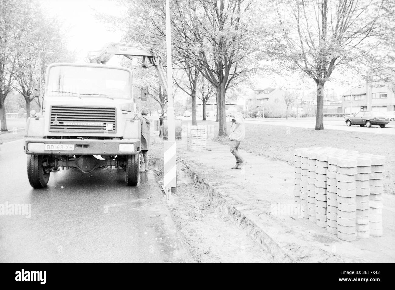 Vehicle on wet road Black and White Stock Photos & Images - Alamy