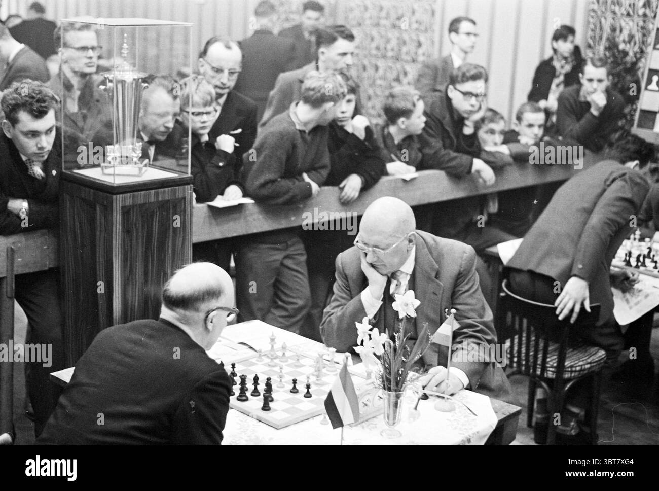 Various chess positions hi-res stock photography and images - Alamy