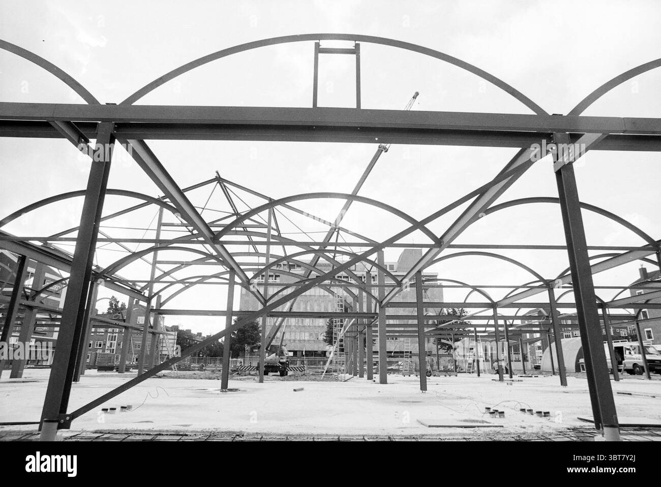 Skeletal steel frameworks hi-res stock photography and images - Alamy