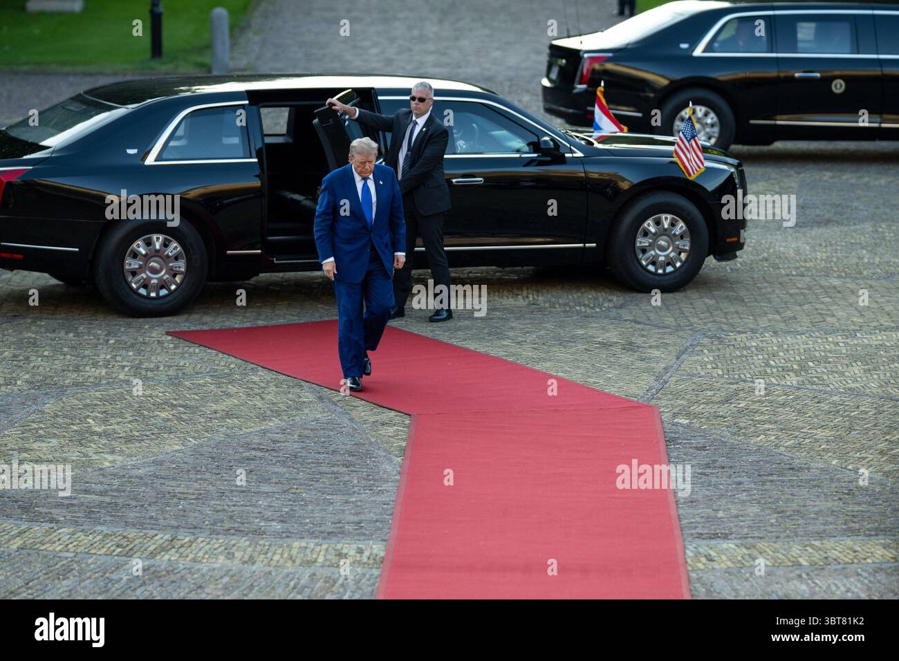 President Donald Trump arrives to the Huis ten Bosch Palace before ...