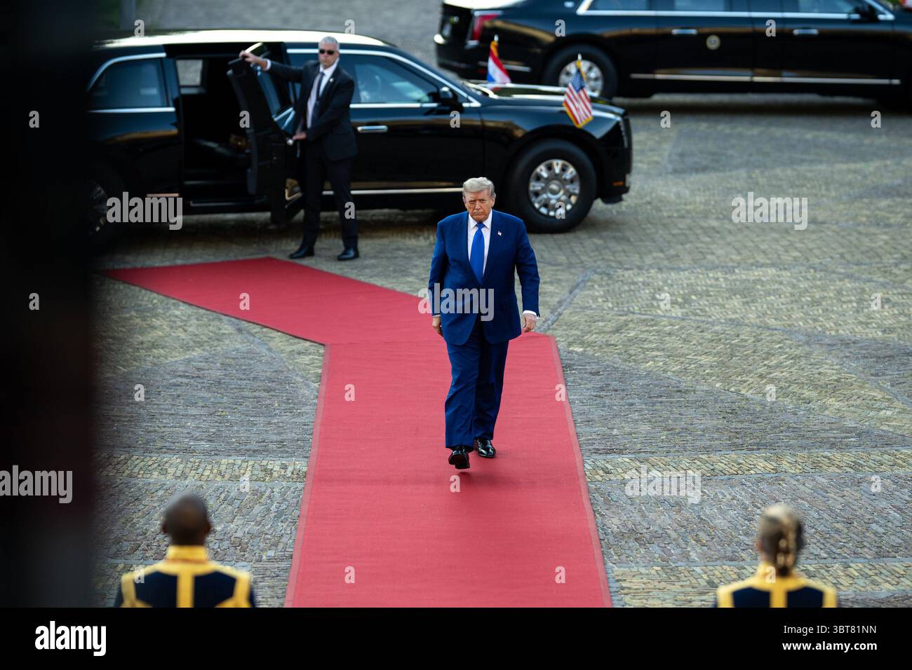 President Donald Trump arrives to the Huis ten Bosch Palace before ...