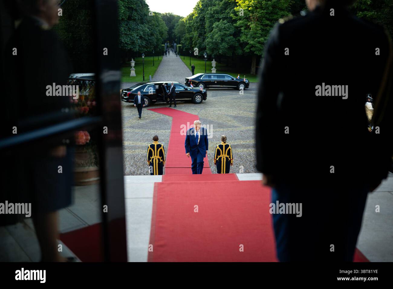 President Donald Trump arrives to the Huis ten Bosch Palace before ...