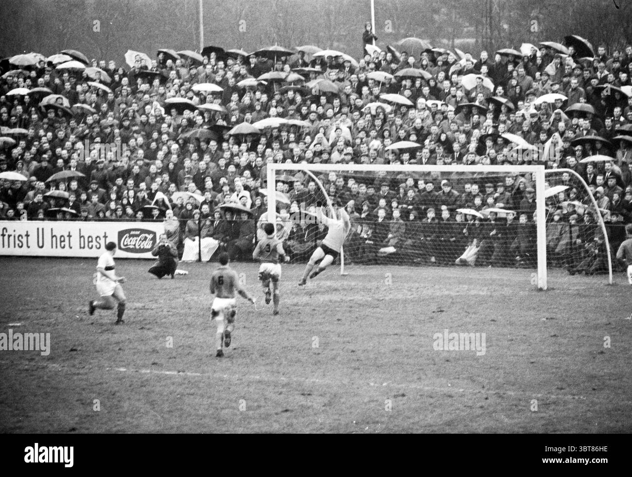 Faces sea Black and White Stock Photos & Images - Alamy