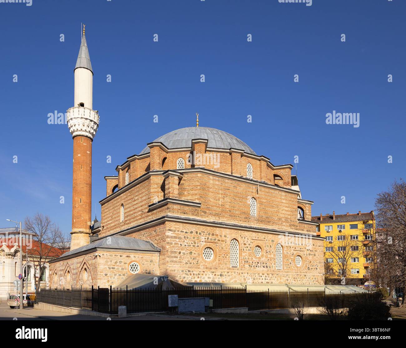 Historic Banya Bashi Mosque in Sofia, Bulgaria Stock Photo - Alamy