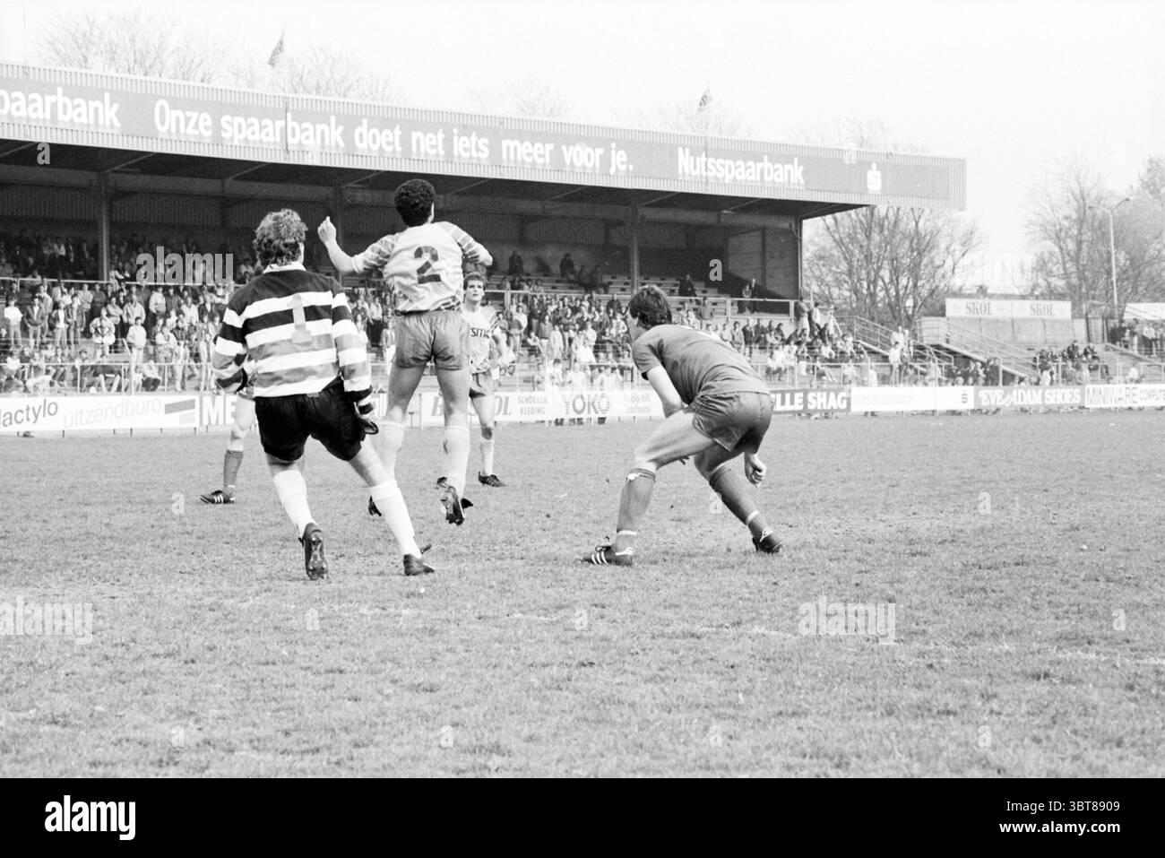 Animated black and white ball hi-res stock photography and images - Alamy