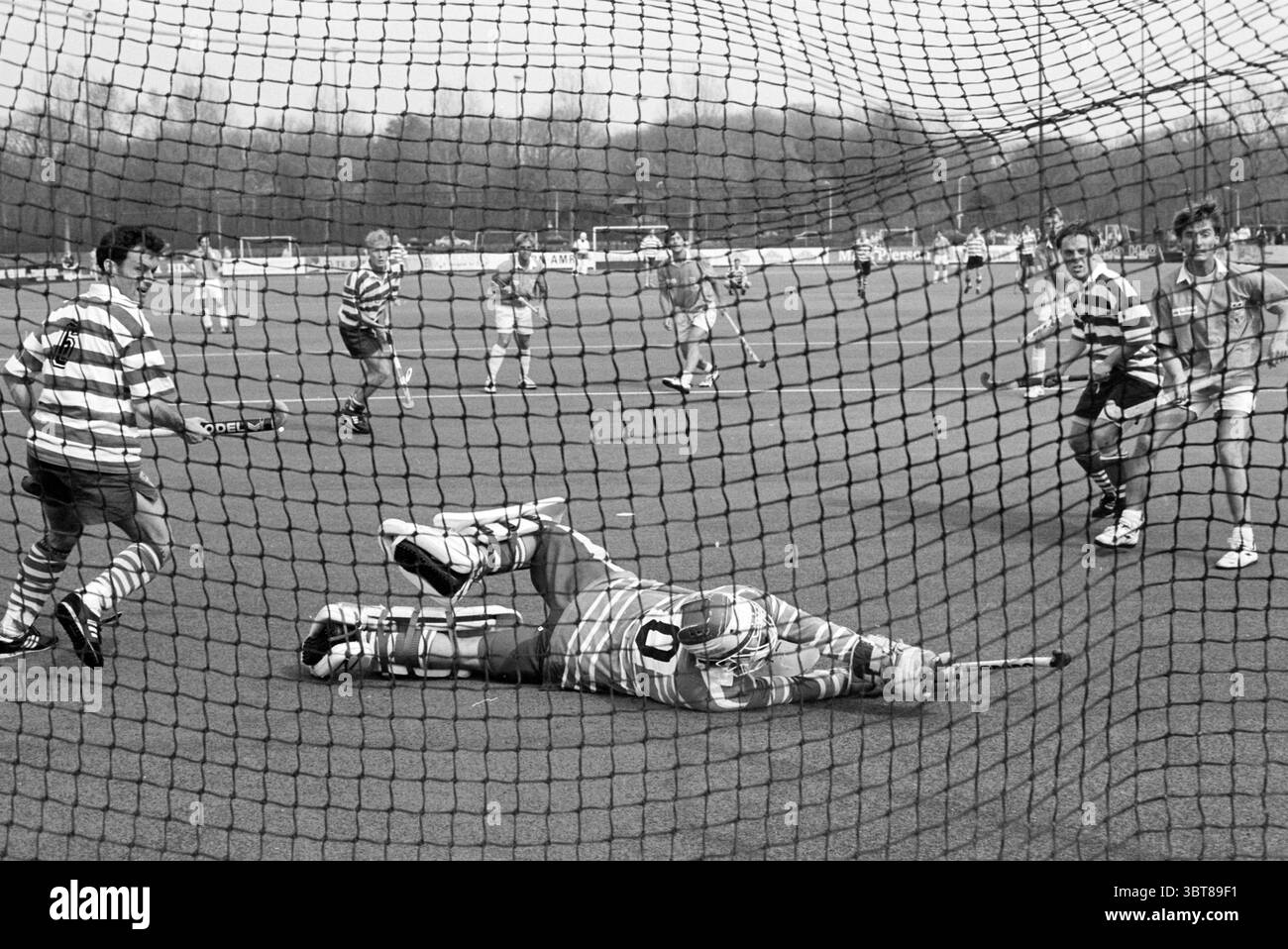 Goalkeeper stretches fully hi-res stock photography and images - Alamy