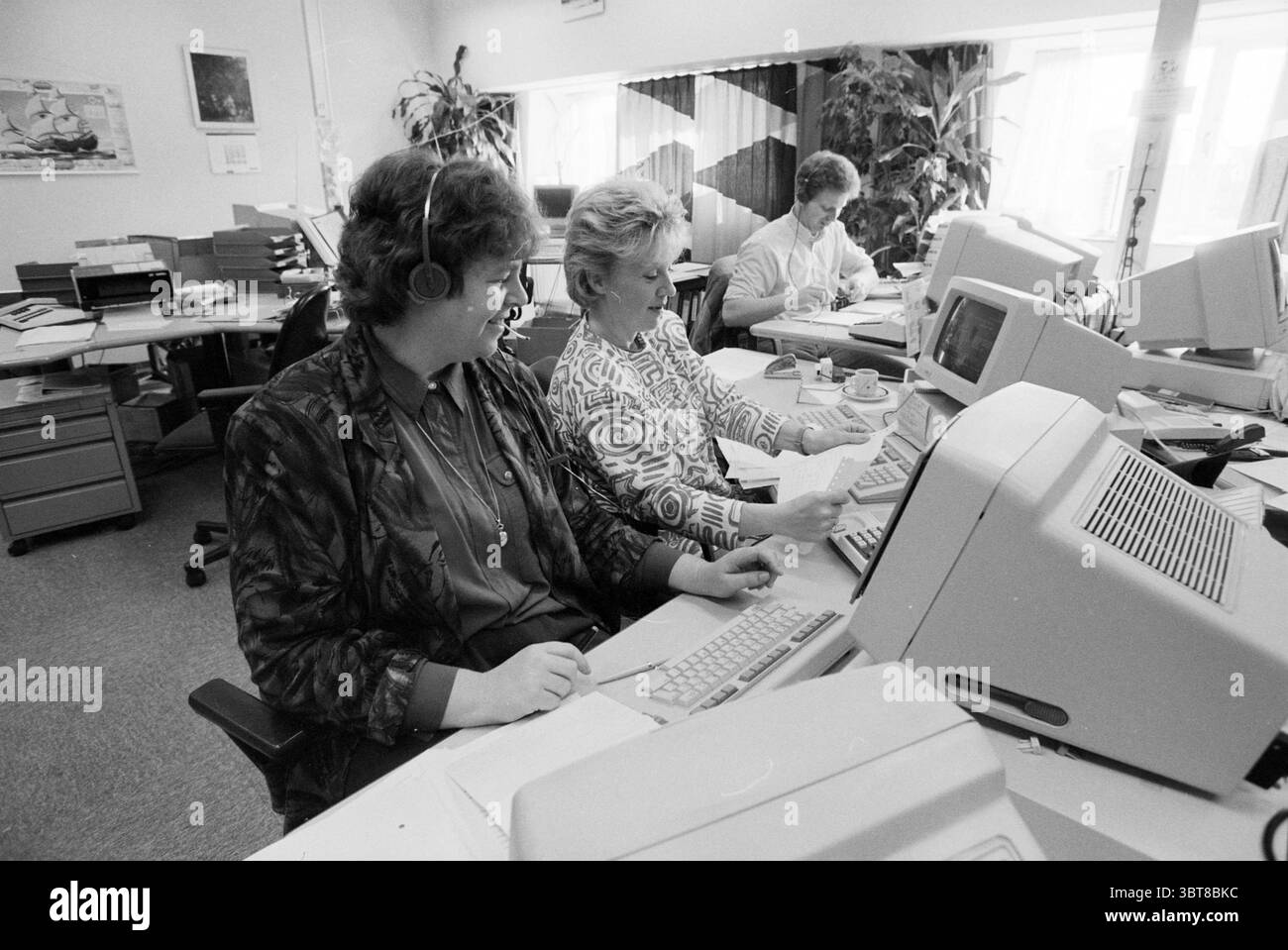 Long workstation cluttered hi-res stock photography and images - Alamy