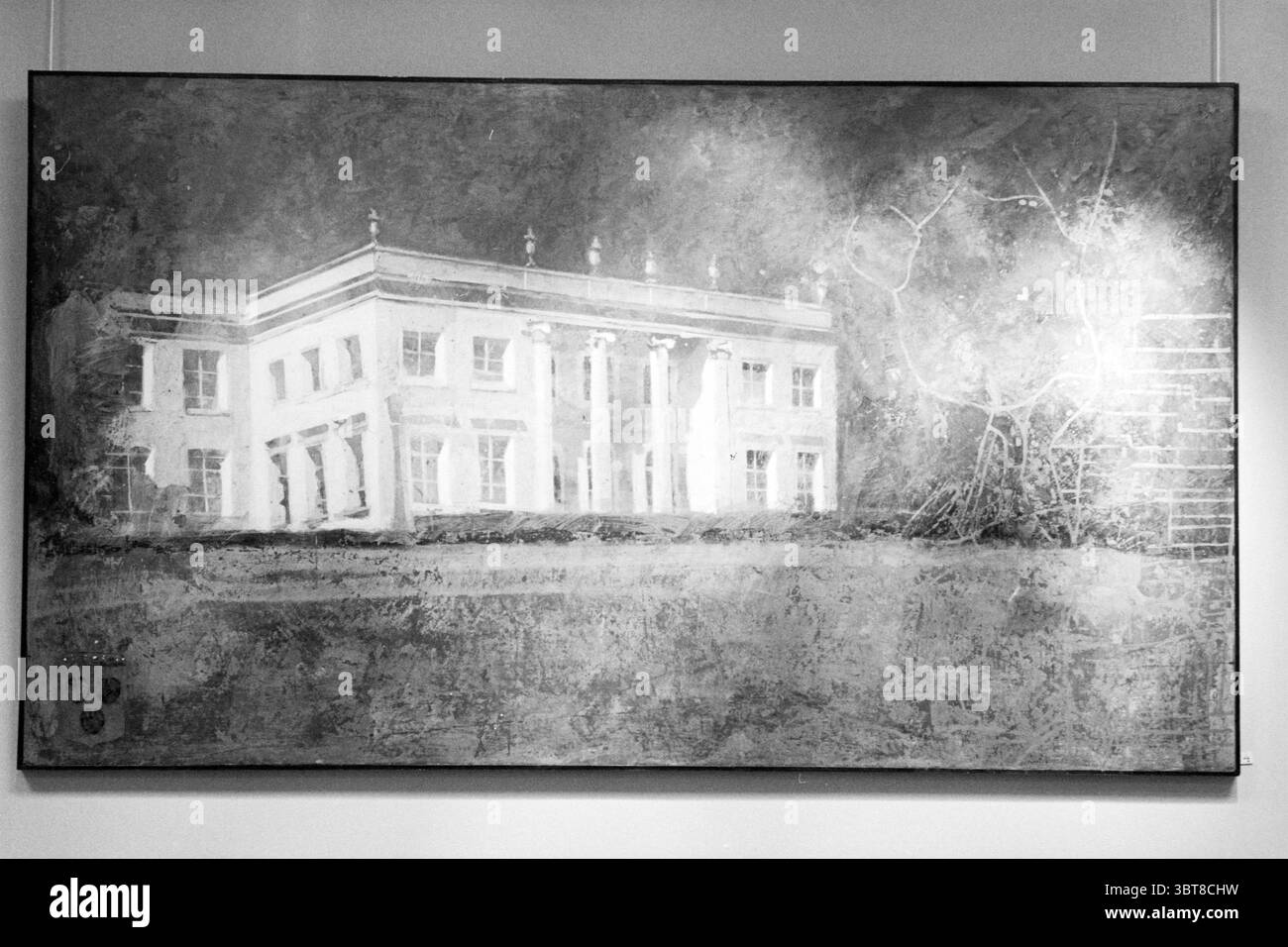 Tall building prominently features Black and White Stock Photos ...