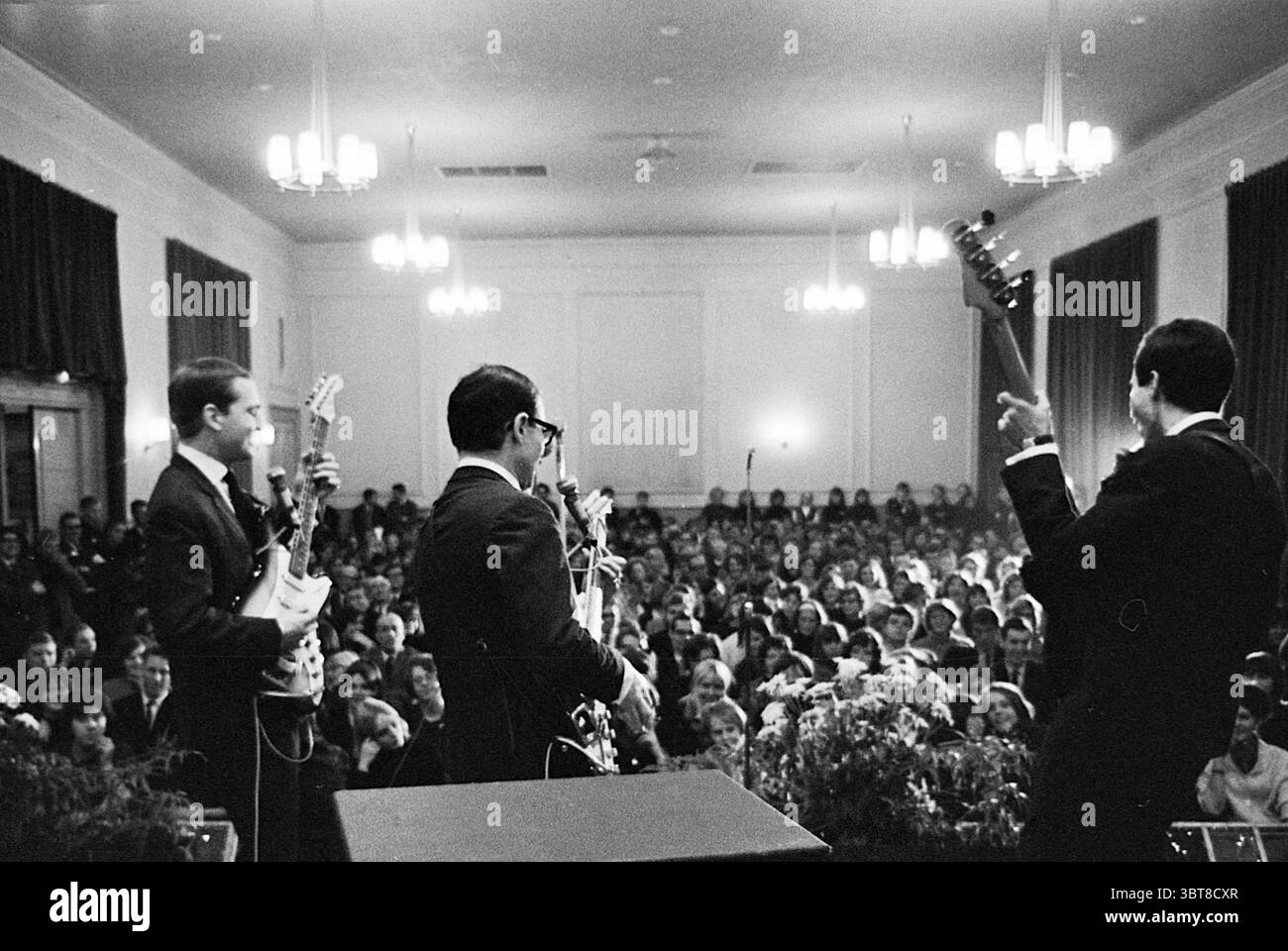 Facing audience dark Black and White Stock Photos & Images - Alamy