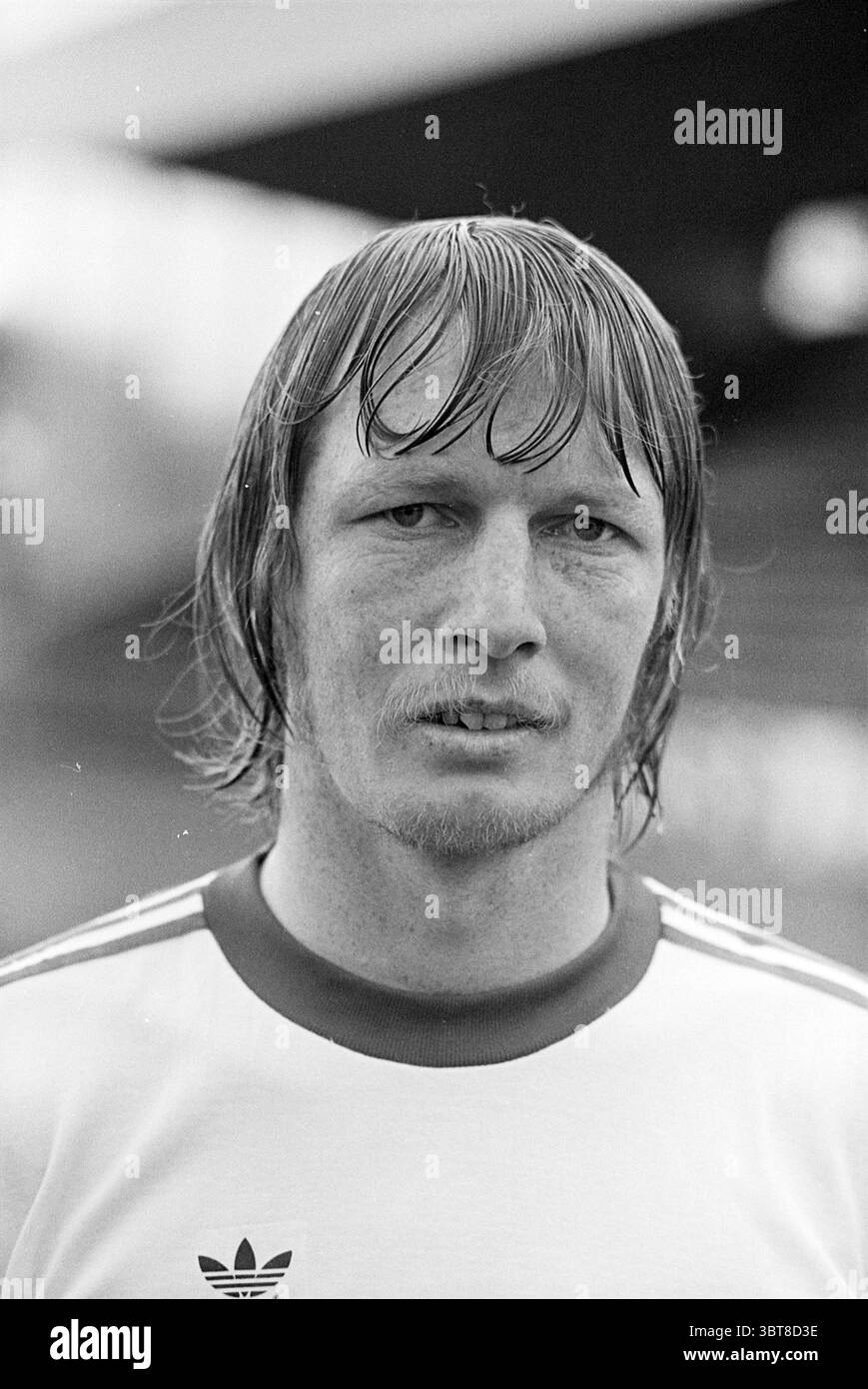 Complexion reveals freckles hi-res stock photography and images - Alamy