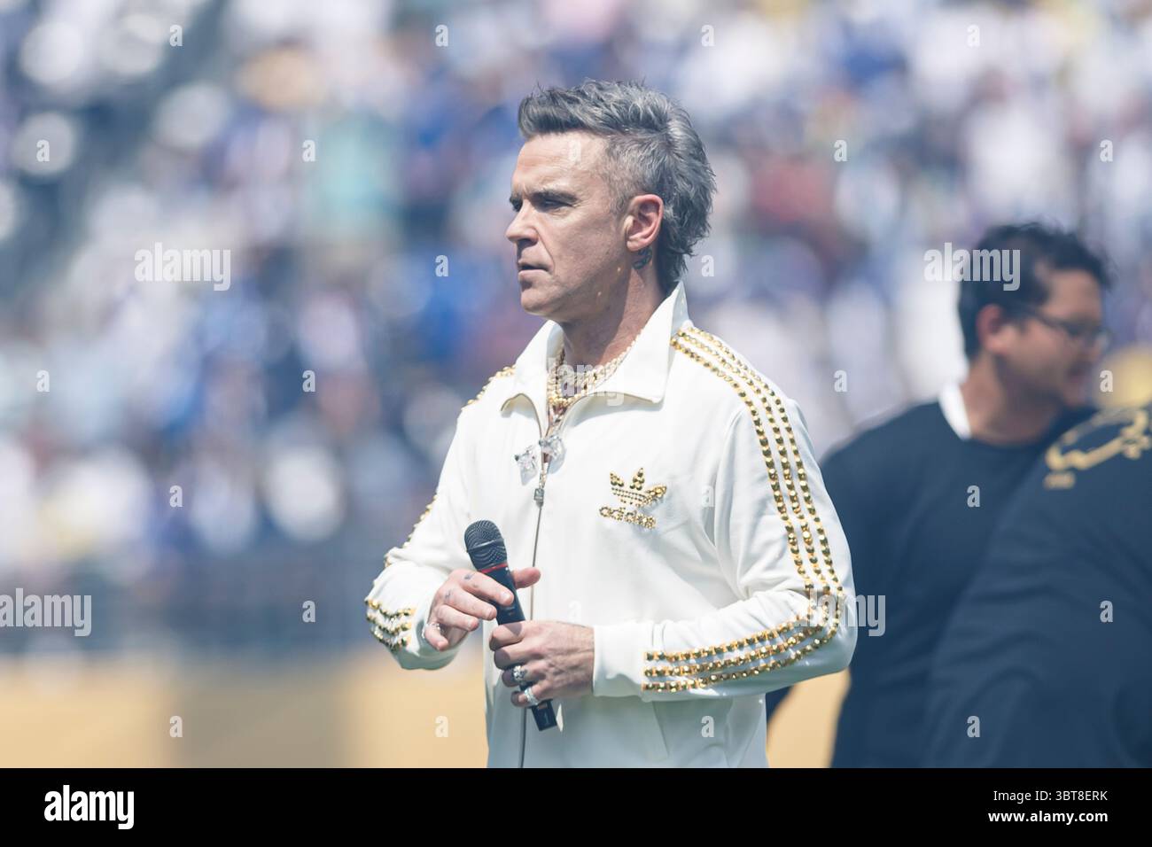 New Jersey - July 13: Robbie Williams performs during the Final Pre ...