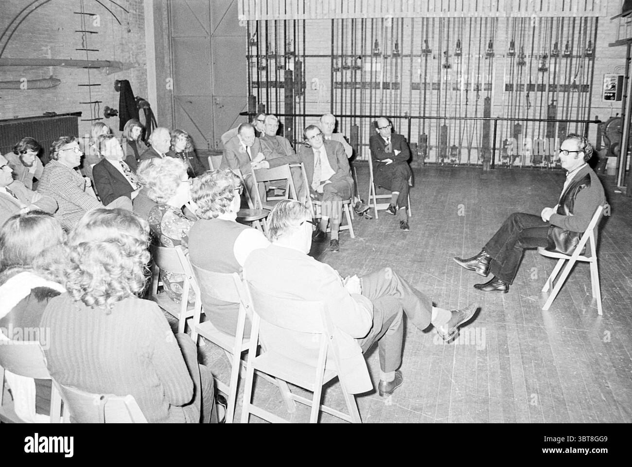 Semi circle of chairs Black and White Stock Photos & Images - Alamy