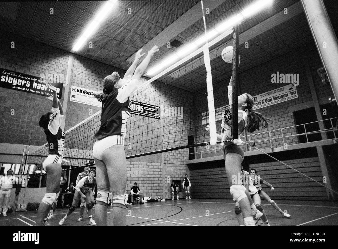 Volleyball court overhead Black and White Stock Photos & Images - Alamy