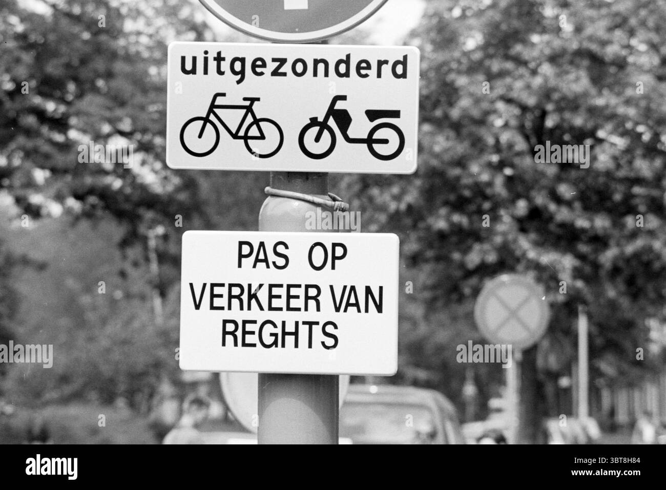 Post icons Black and White Stock Photos & Images - Alamy