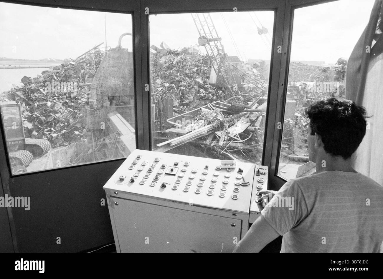 Scrap press, Whizgle News, Dutch Desk, The Netherlands, 1950 - 2000 in ...