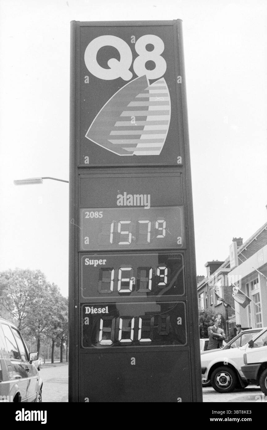 Sign at Q 8 Vondelweg Borden Haarlem Vondelweg The Netherlands, Whizgle ...