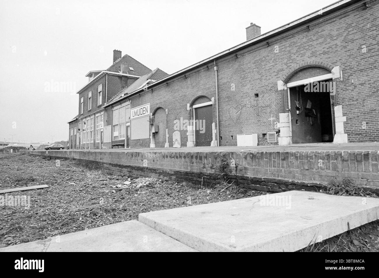 Predominantly dark brown Black and White Stock Photos & Images - Alamy