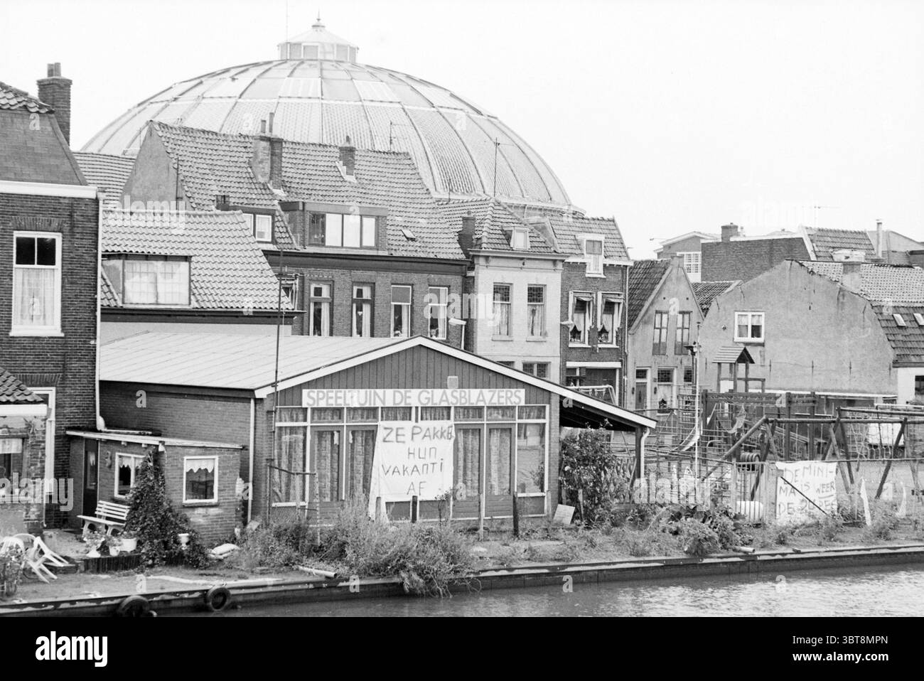 Banner 'the Glassblowers playground' Banners, Whizgle News, Dutch Desk ...